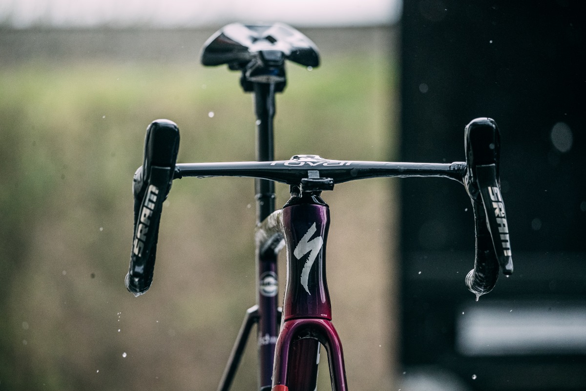 Specialized presenta el cockpit Roval Rapide, el primer manillar/potencia integrado aerodinámico ...